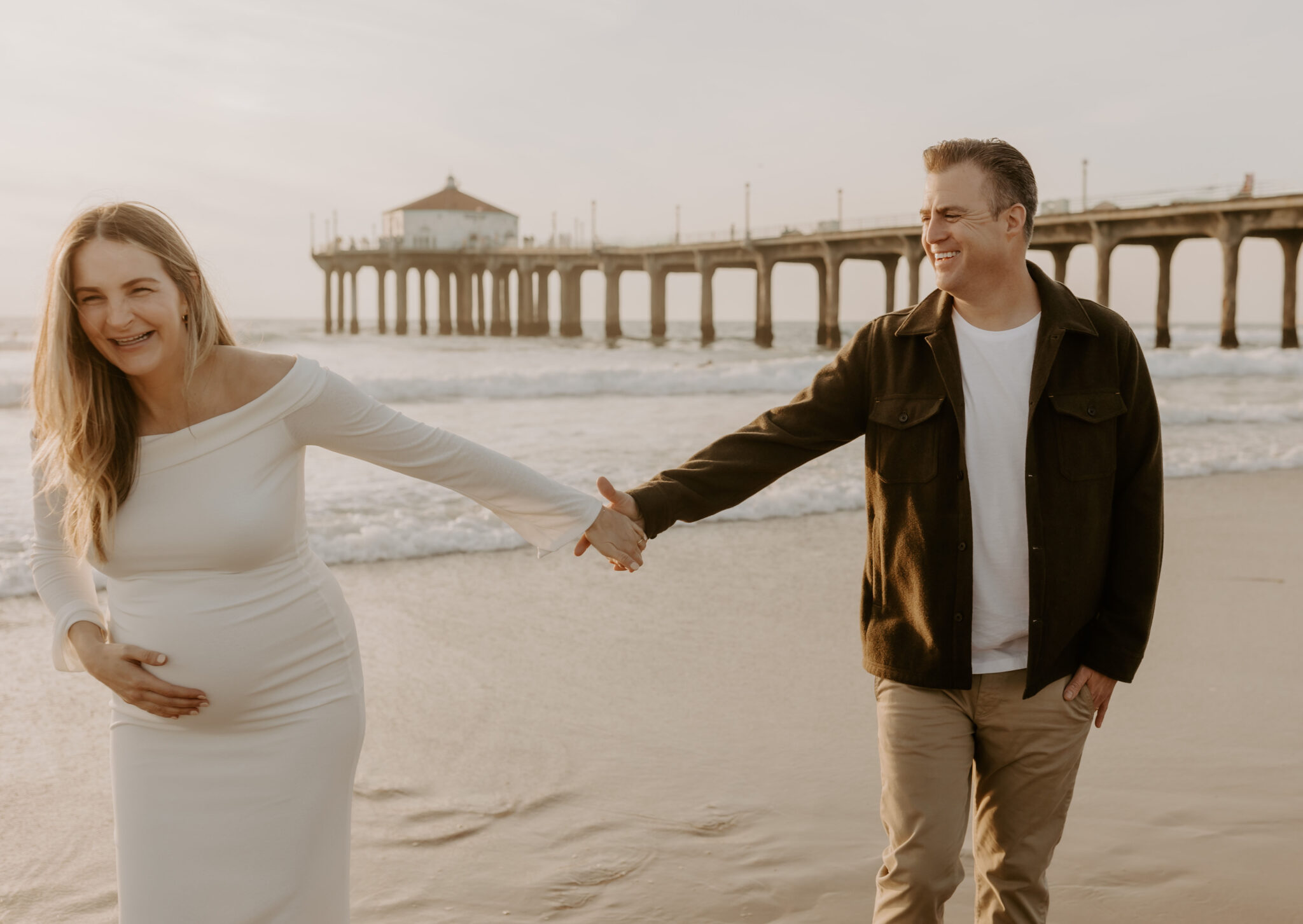 Manhattan Beach Pier maternity session - mayaloraphoto.com